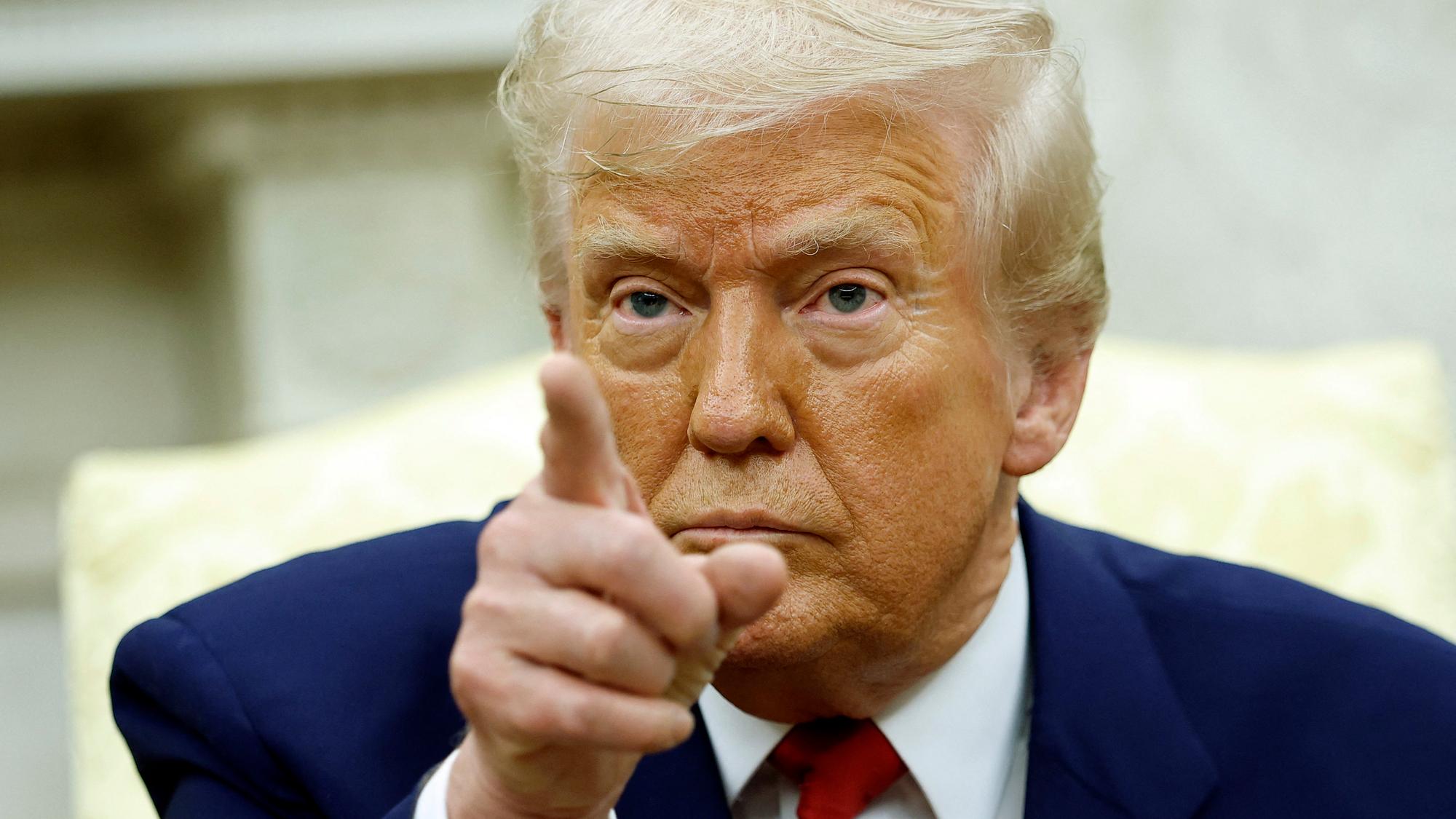 Donald Trump dit ne pas être « content » que la Russie continue de ...