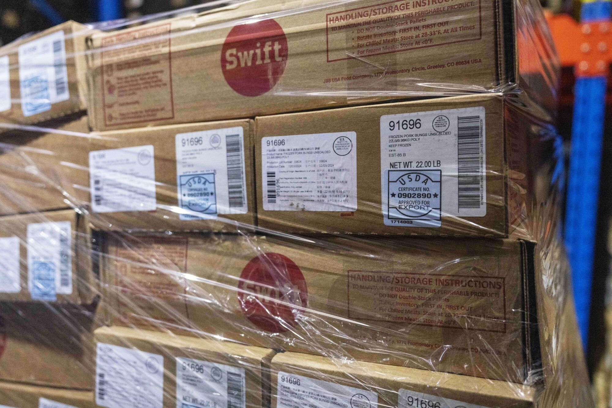 Influential China Bloggers Post Options to Hit Back at Trump