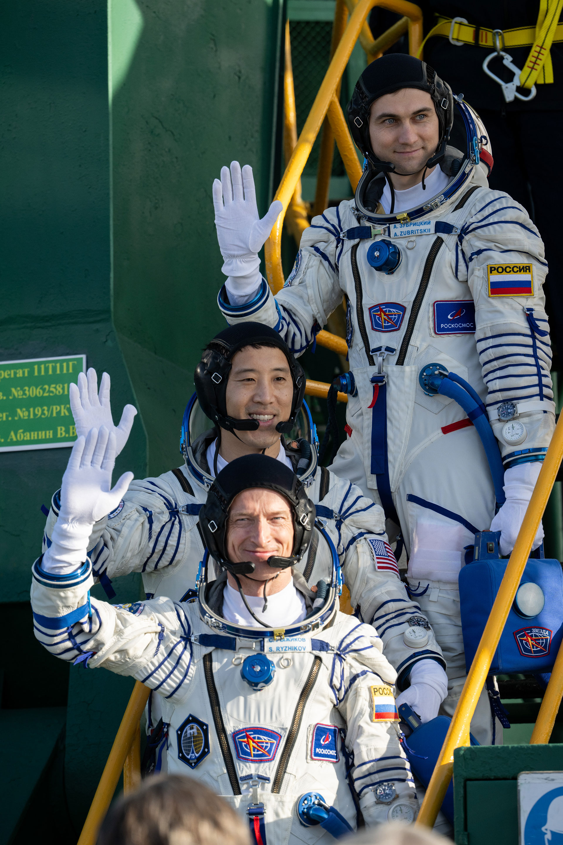 Navy SEAL-doctor-astronaut lifts off with cosmonauts on Russian flight ...