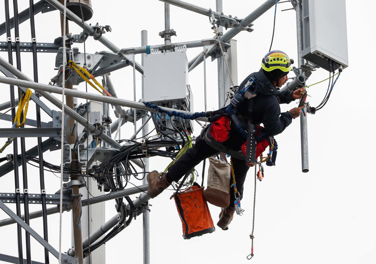 Here's what we know, and don't know, about the ongoing Cellcom outage ...