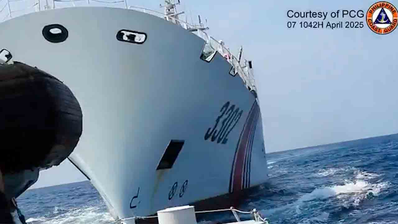 衝突寸前！中国とフィリピンの艦船による対立の瞬間を捉えた映像