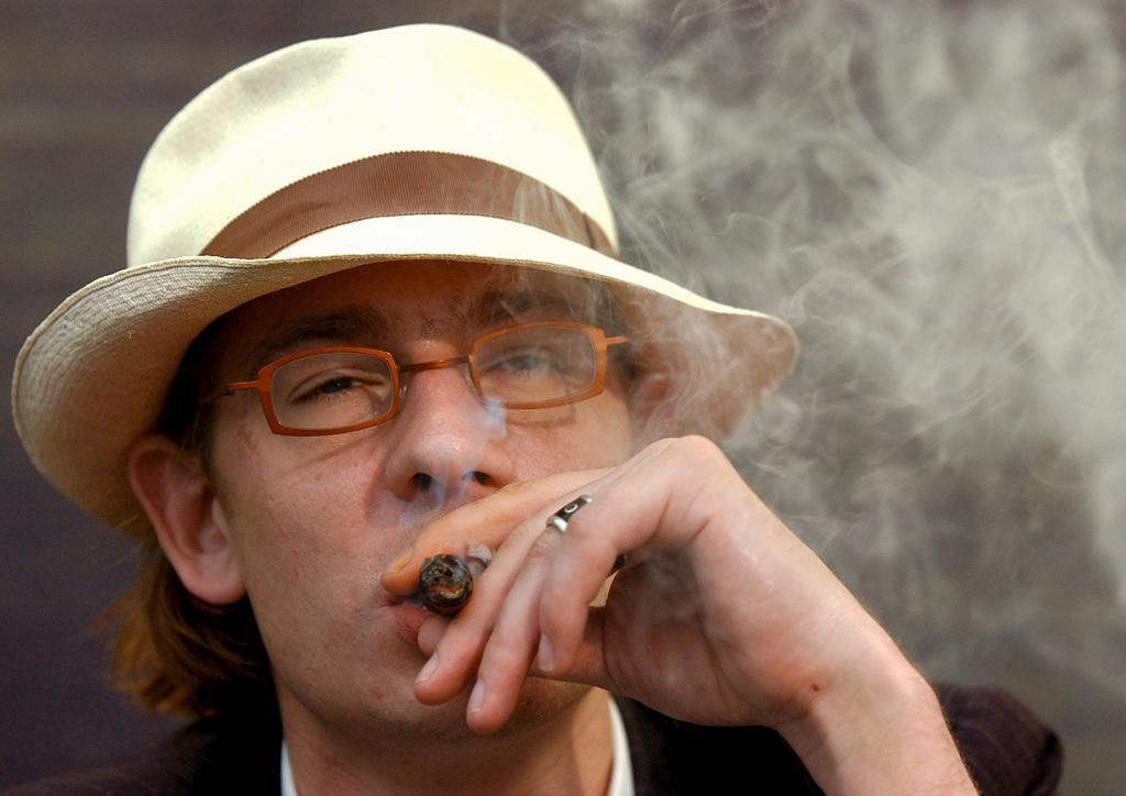 The premature death at 37 years of his first and controversial son ...