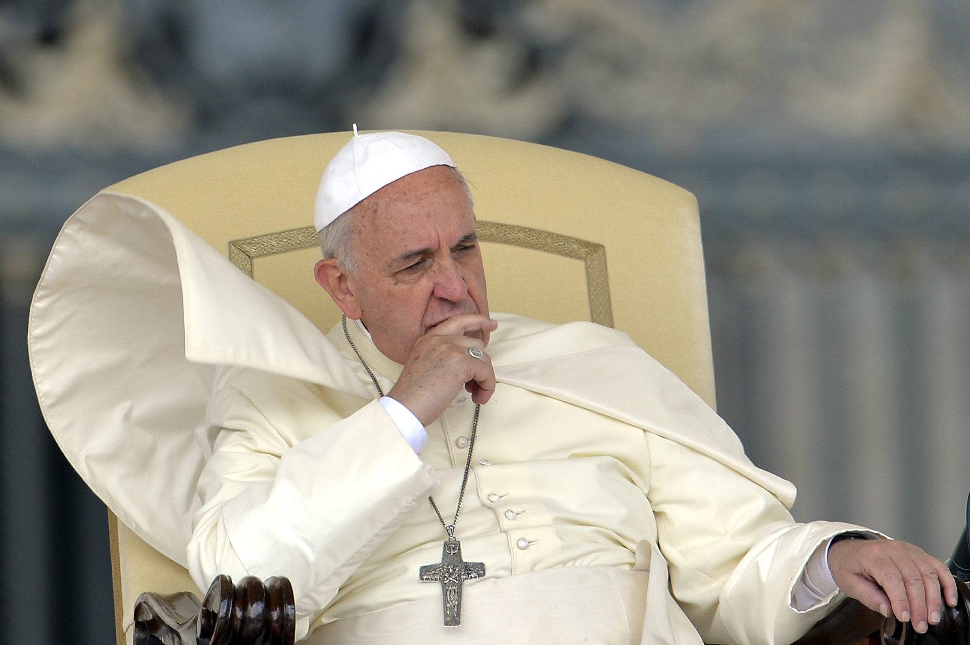 Get dressed with the pope: a guide to his iconic look