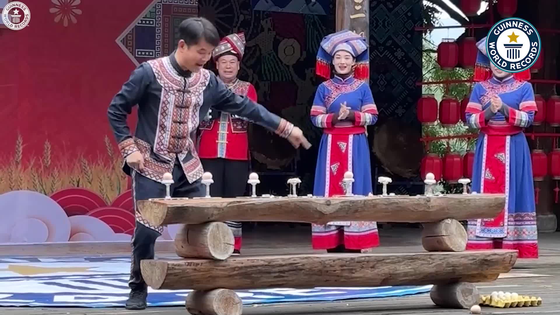 Lan from China jumps onto eggs without breaking them