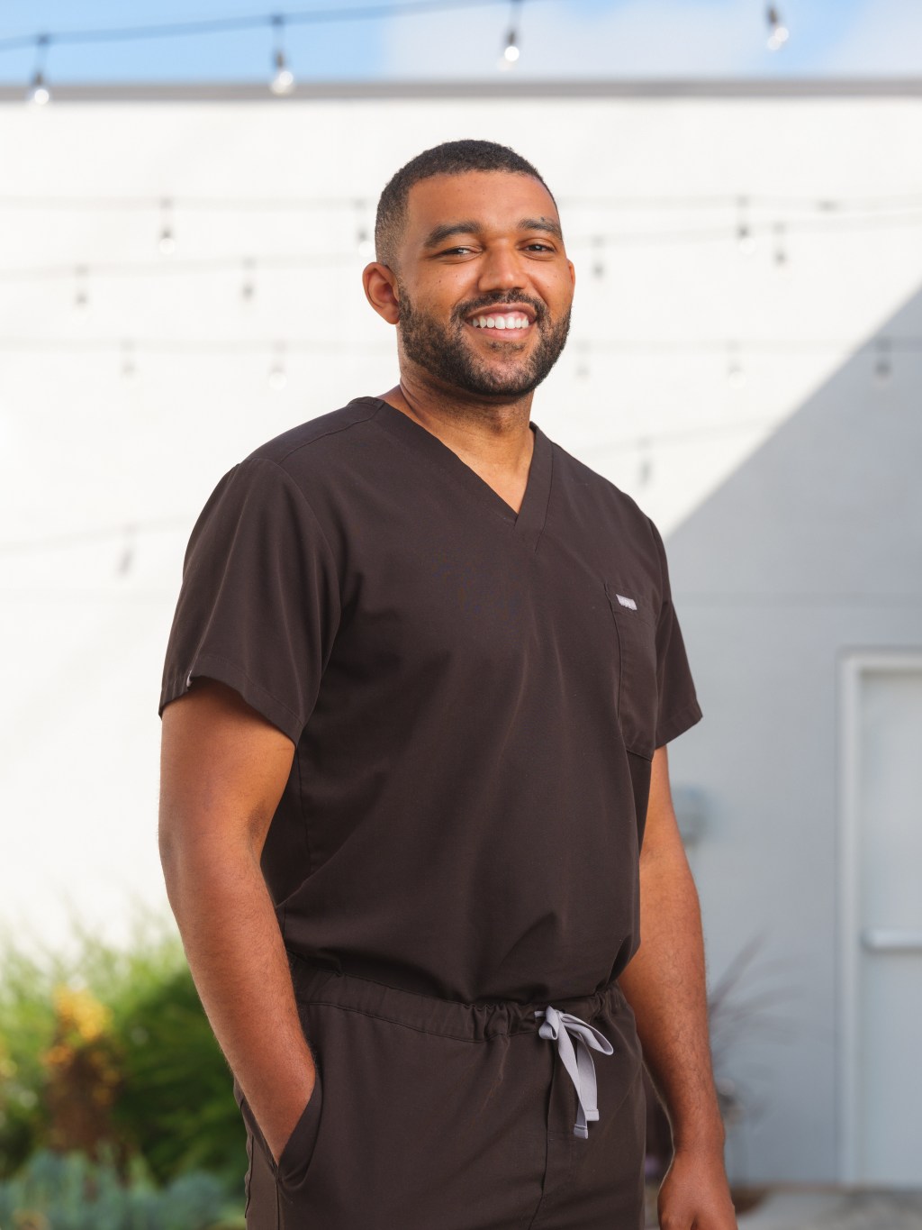 Think you know how to brush your teeth? Doctor invents 18,000-bristle ...