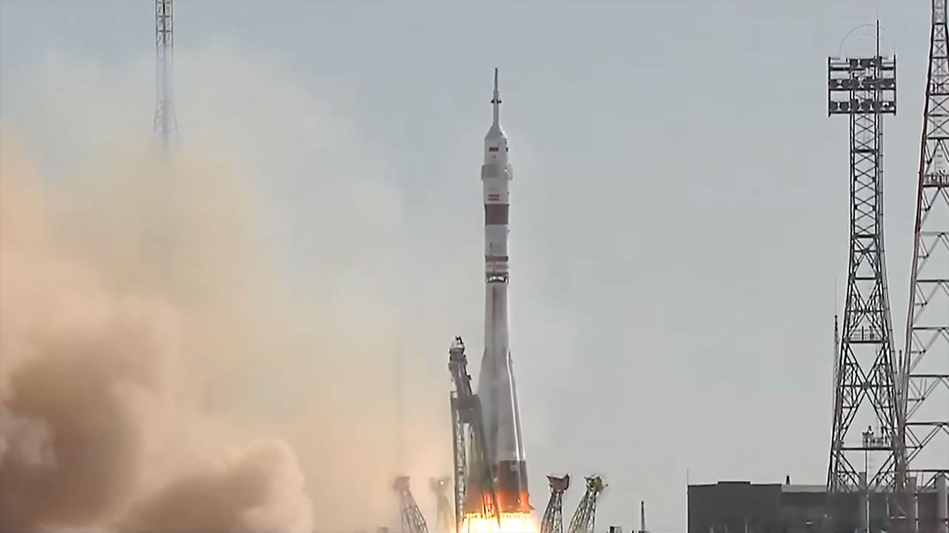 Navy SEAL-doctor-astronaut lifts off with cosmonauts on Russian flight ...