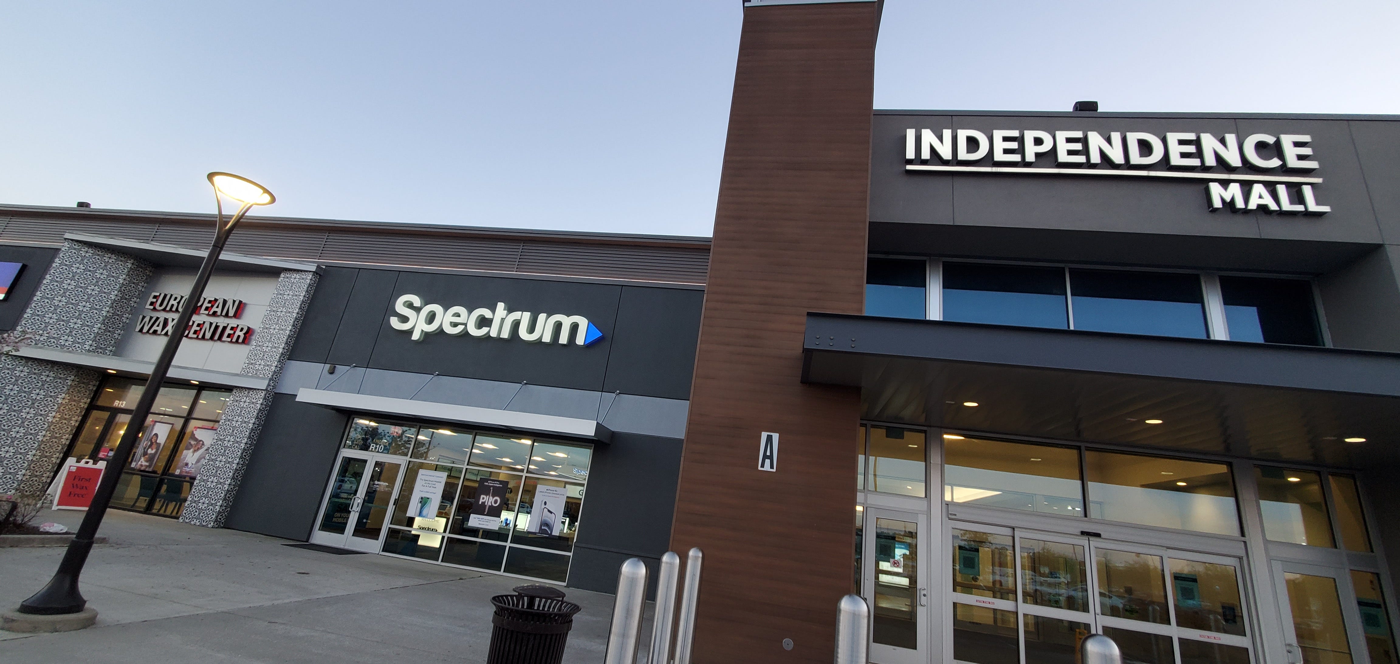 Wilmington police investigate possible shots fired at Independence Mall