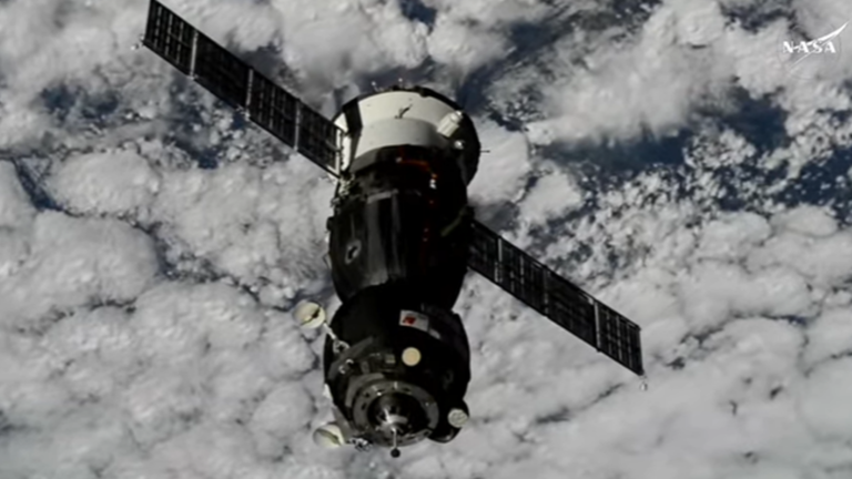 NASA's Jonny Kim and 2 cosmonauts arrive at ISS aboard Russian Soyuz ...