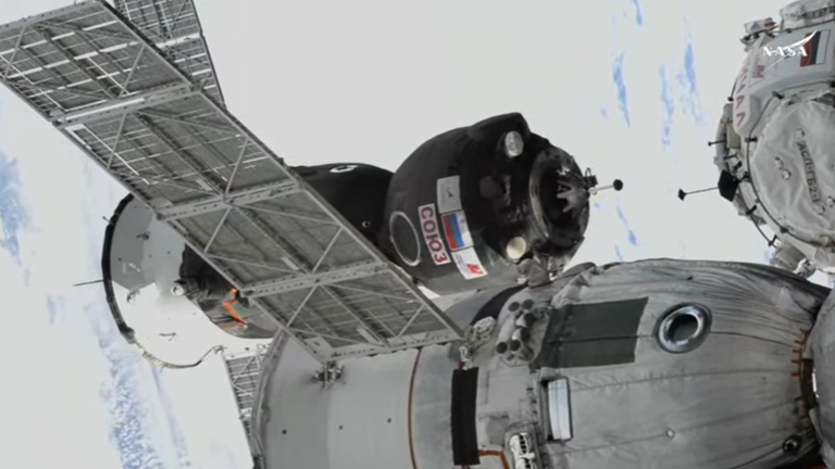 NASA's Jonny Kim and 2 cosmonauts arrive at ISS aboard Russian Soyuz ...