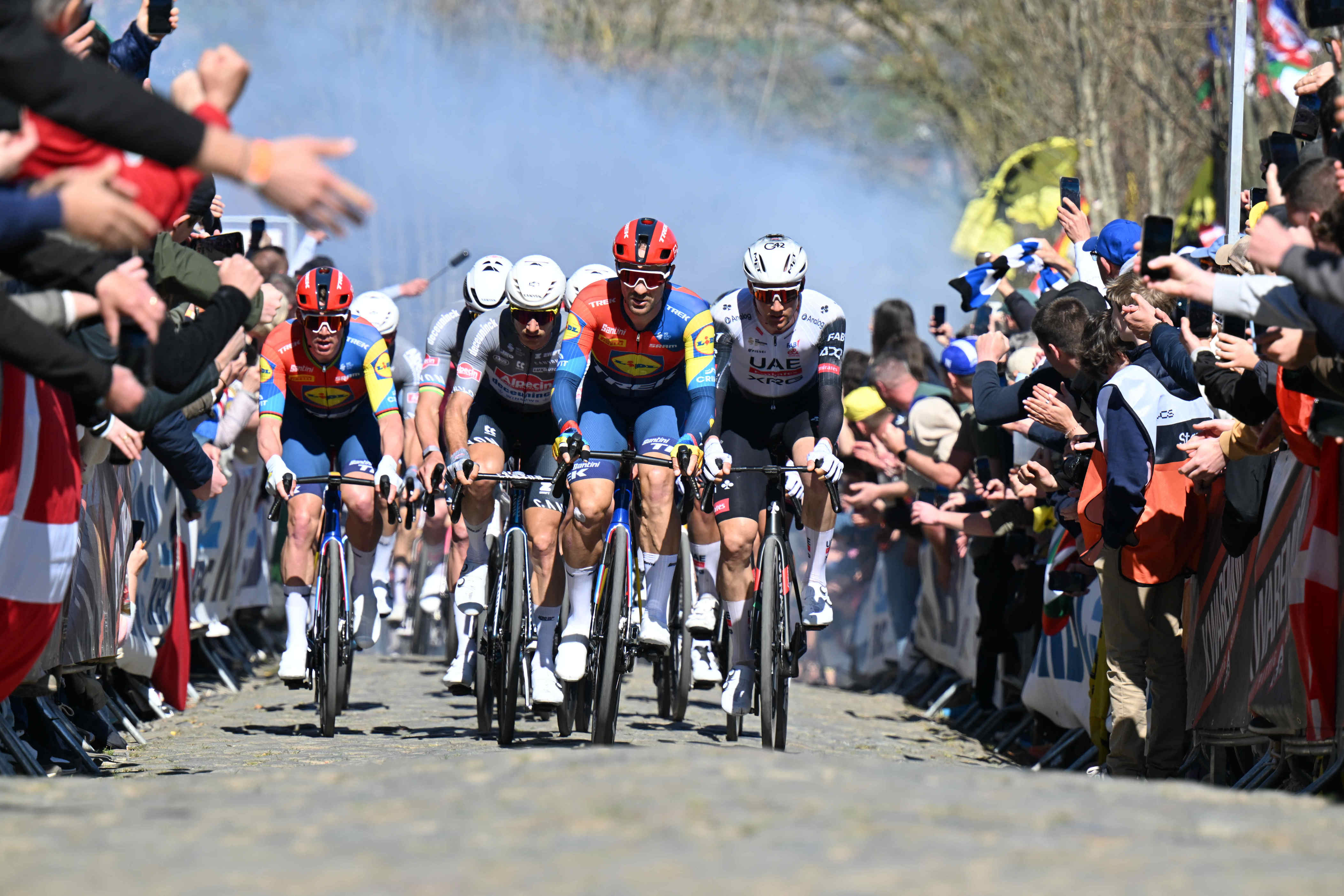 Classifiche UCI: Pogačar in un mondo a parte, balzo in avanti per Van ...