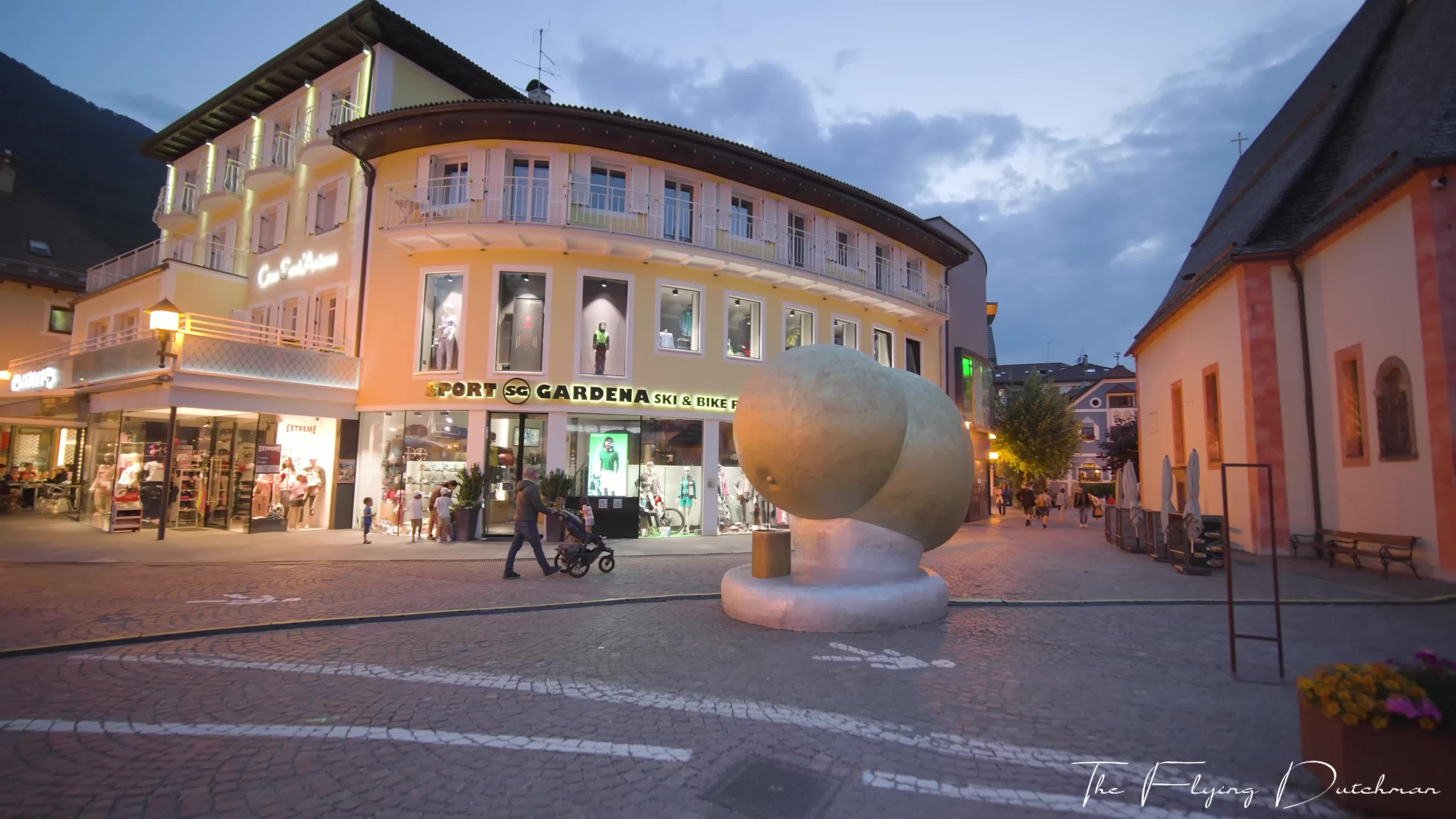 Ortisei, Italy – Enchanting Evening Walk in Colorful Val Gardena (4K)