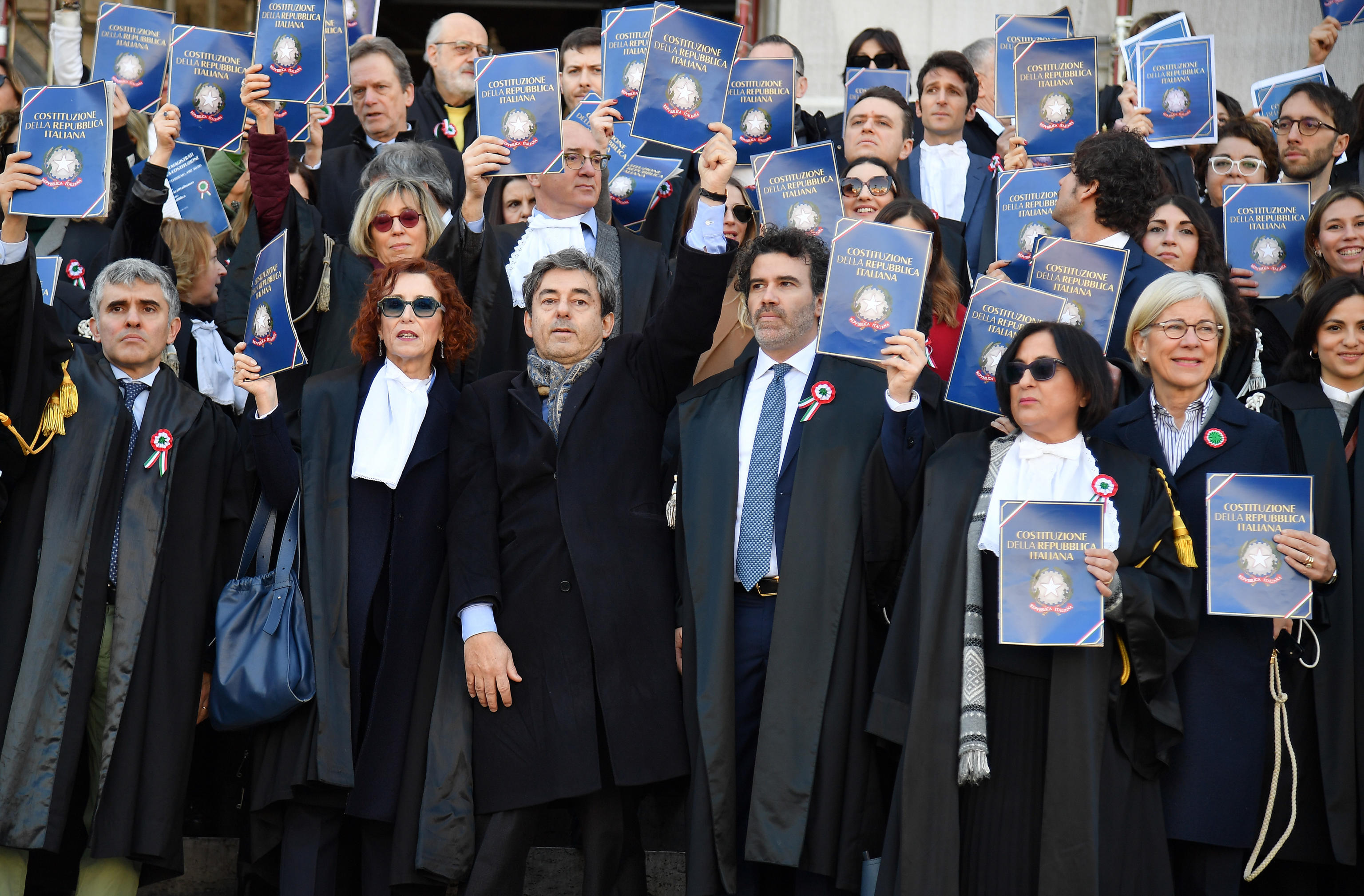 Anm 'magistrati applicano norme, non fanno politica'