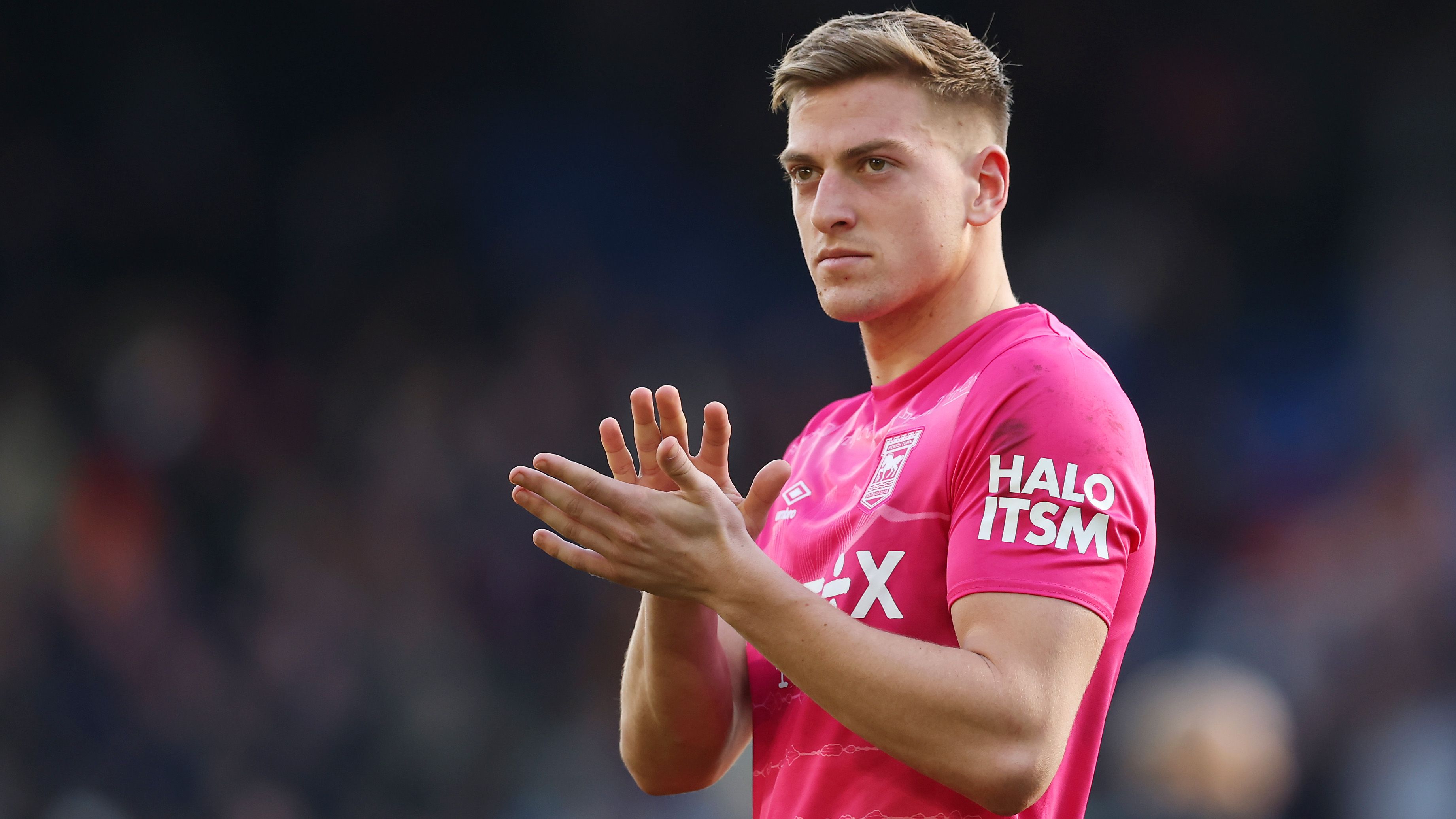 Everton make shock play for Liam Delap amid interest from Chelsea & Man ...