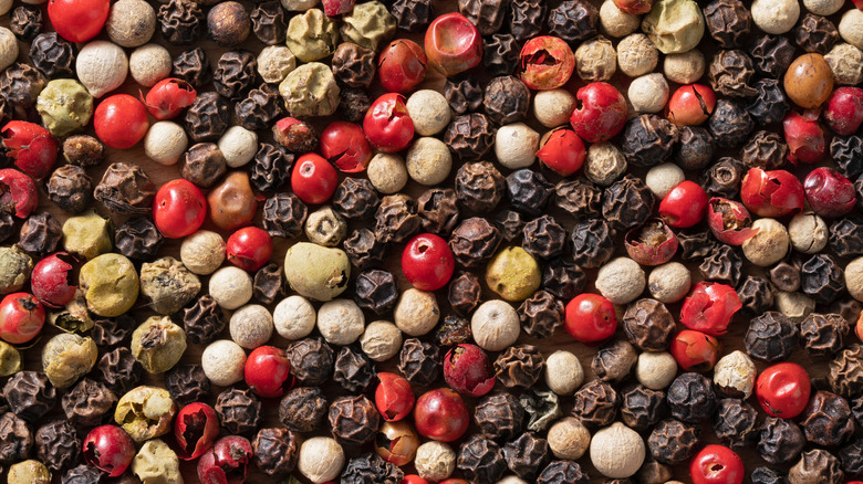 Here's How You Can Grind Pepper Without A Grinder On Hand
