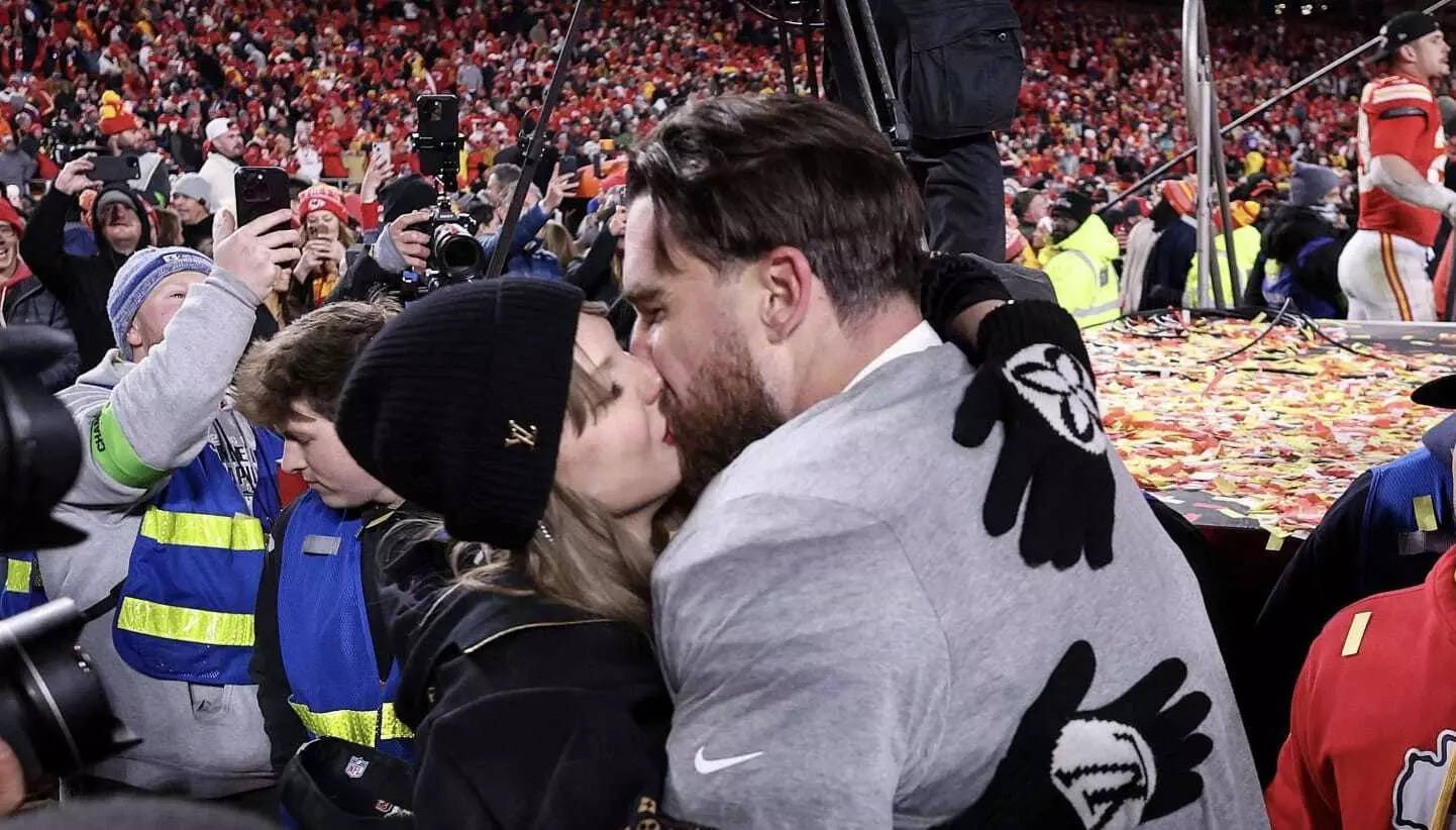 “Travis Kelce breaks up with Taylor Swift”: Internet explodes with ...