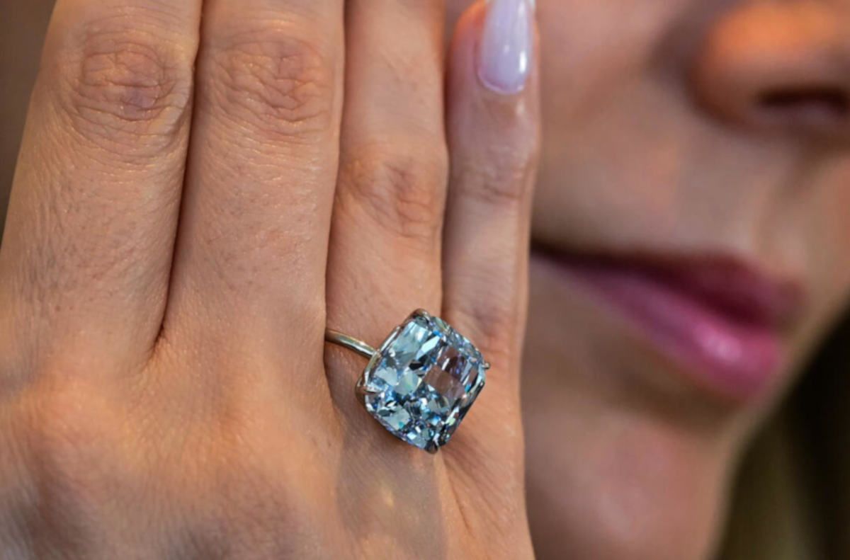 Rare R390 million blue diamond goes on pre-auction show – PICTURE