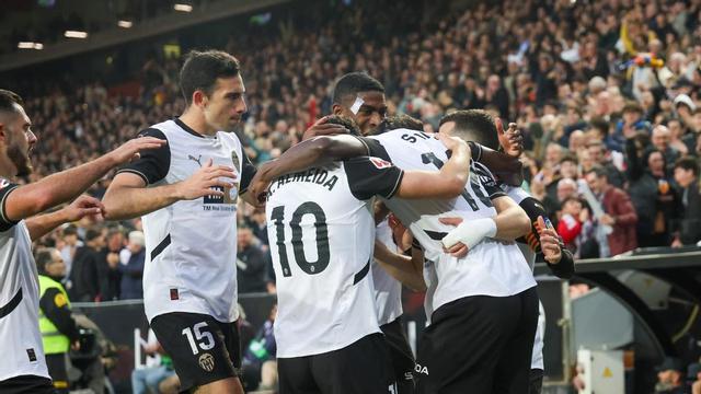 Encuesta: ¿Después de esta reacción cuál crees que será la posición ...