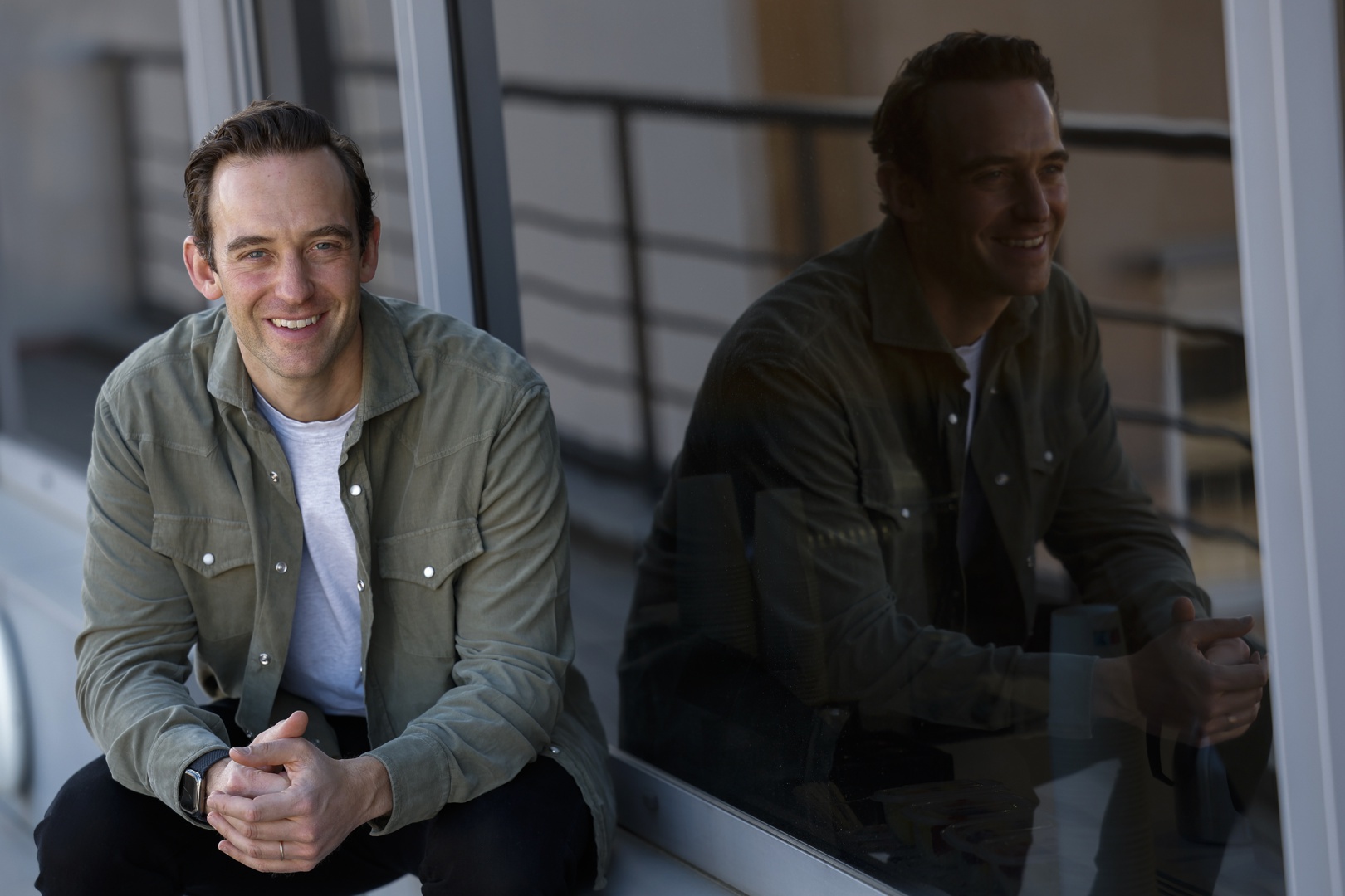 Joël Dicker alerta del riesgo para la democracia de una generación que ...