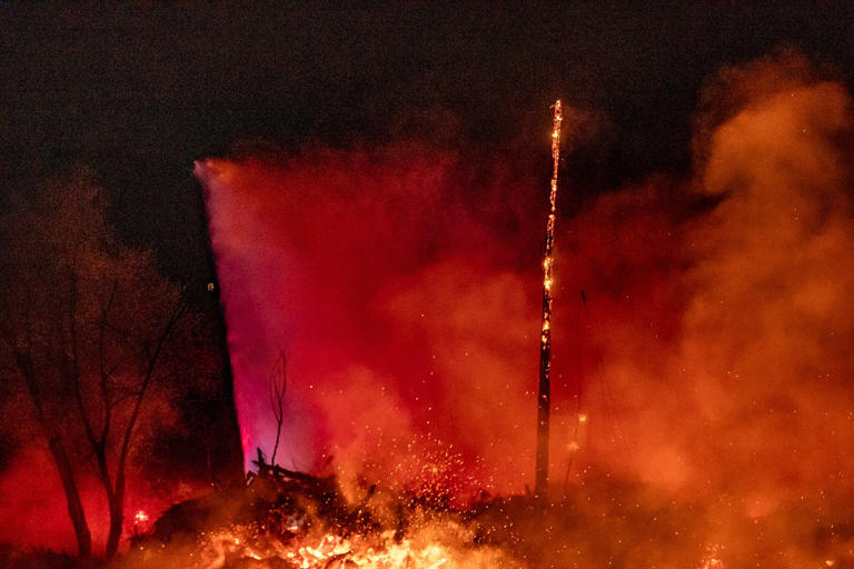 Incredible pictures show massive mulch fire in western North Carolina