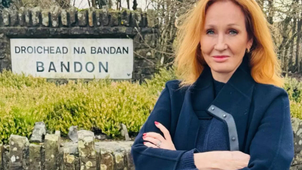 Why is J K Rowling mad at John Oliver who looks so much like Harry Potter!