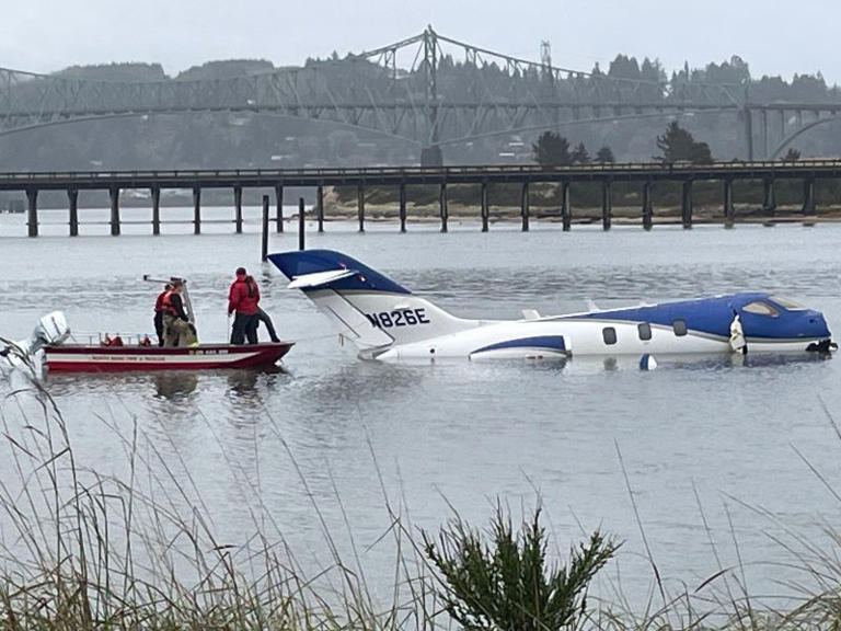 Small plane skids off runway at Oregon airport, ends up in bay