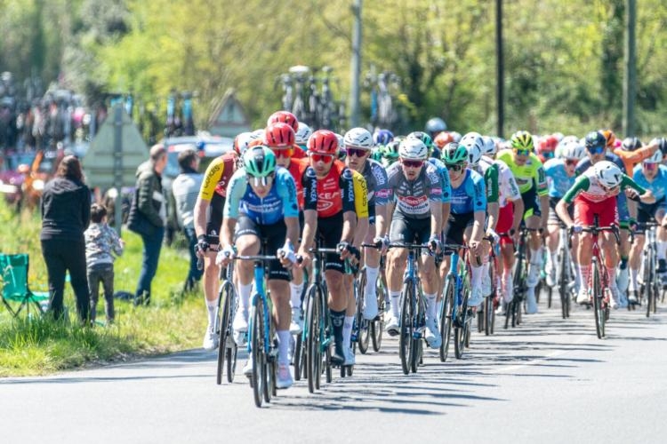 Pays de la Loire Tour. Sam Bennett remporte la première étape au sprint ...