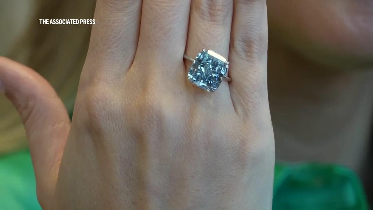 $100 million worth of world's rarest diamonds displayed at exhibition ...