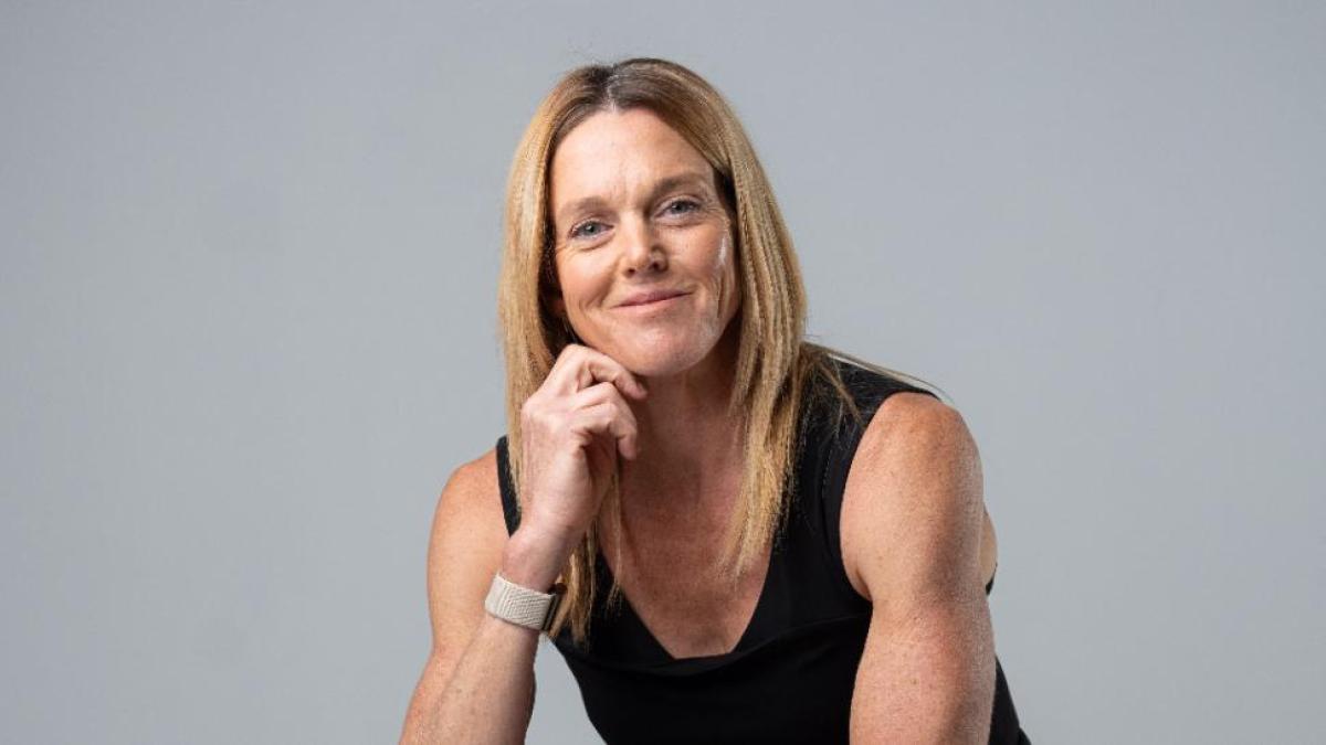 Doctora Stacy Sims, experta en entrenamiento femenino: “Si te levantas ...