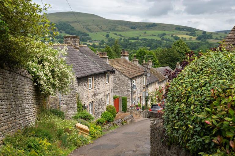 The ruined castle in the heart of the Peak District with incredible views