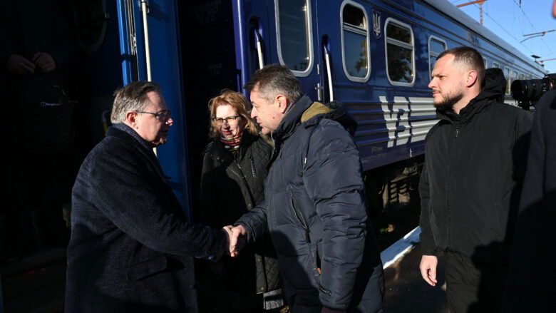 Bart De Wever, Theo Francken en Maxime Prévot aangekomen in Oekraïne ...