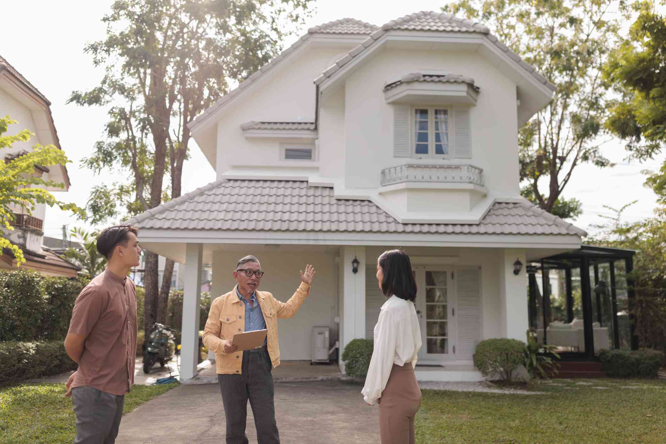 How to Navigate the Complexities of Inheriting a House With a Mortgage