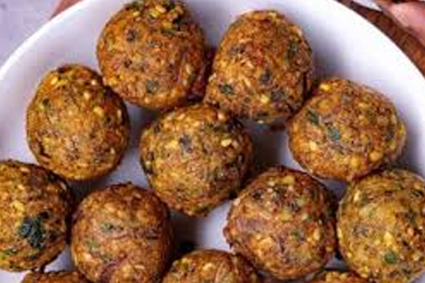 Crispy and Spicy: Mangoda (Moong Dal Pakora) Recipe You,ll Love