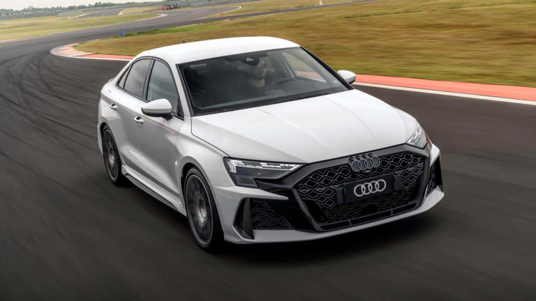 Primeiras impressões: Audi RS3 é esportivo raiz, e que bom!