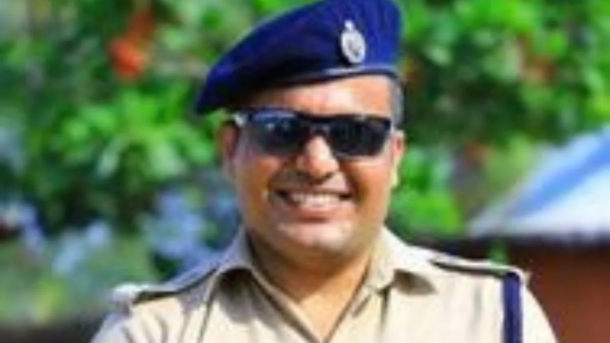 Ex-IPS officer launches political party in Bihar, ready to contest all ...