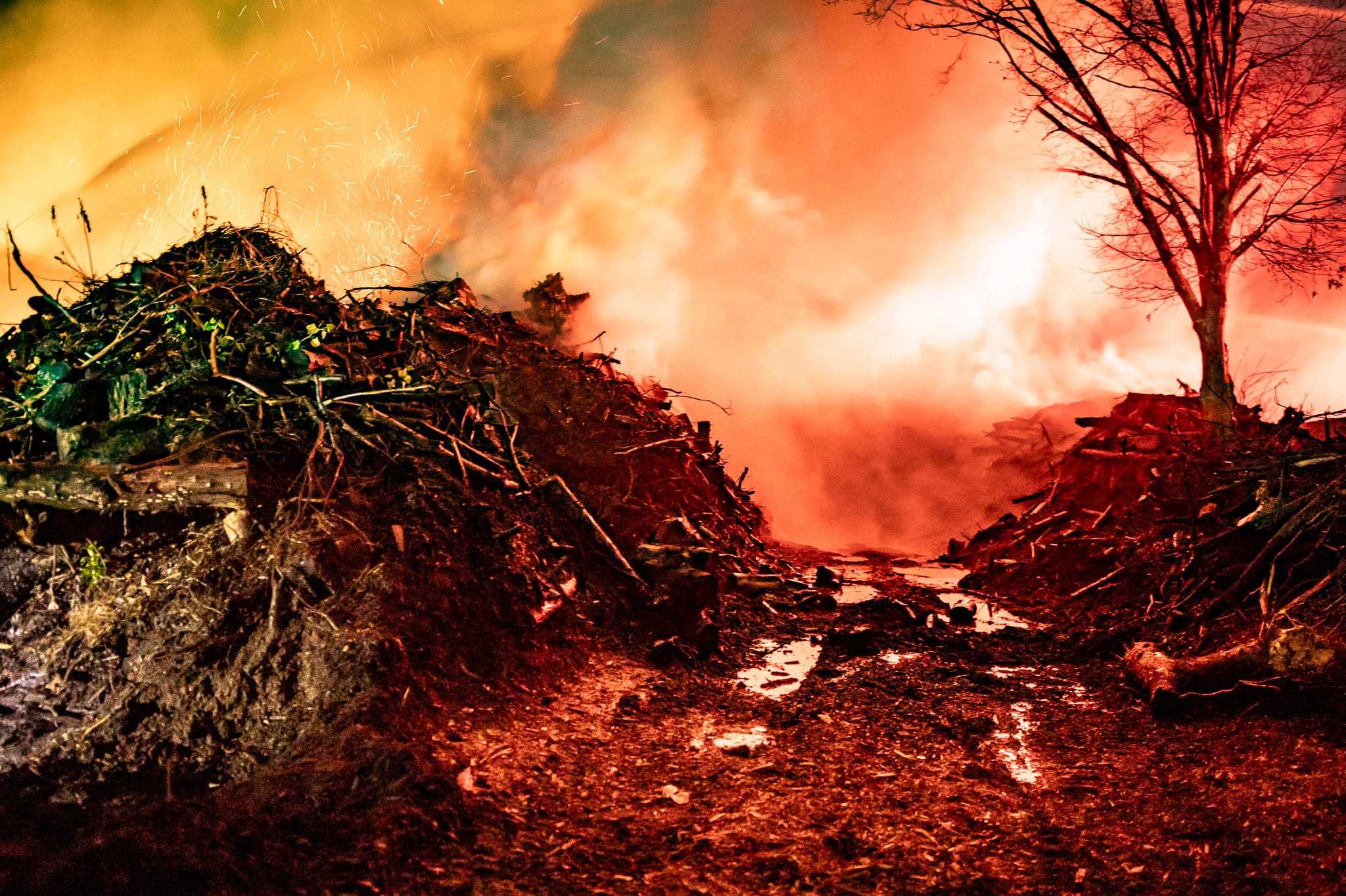 Incredible pictures show massive mulch fire in western North Carolina
