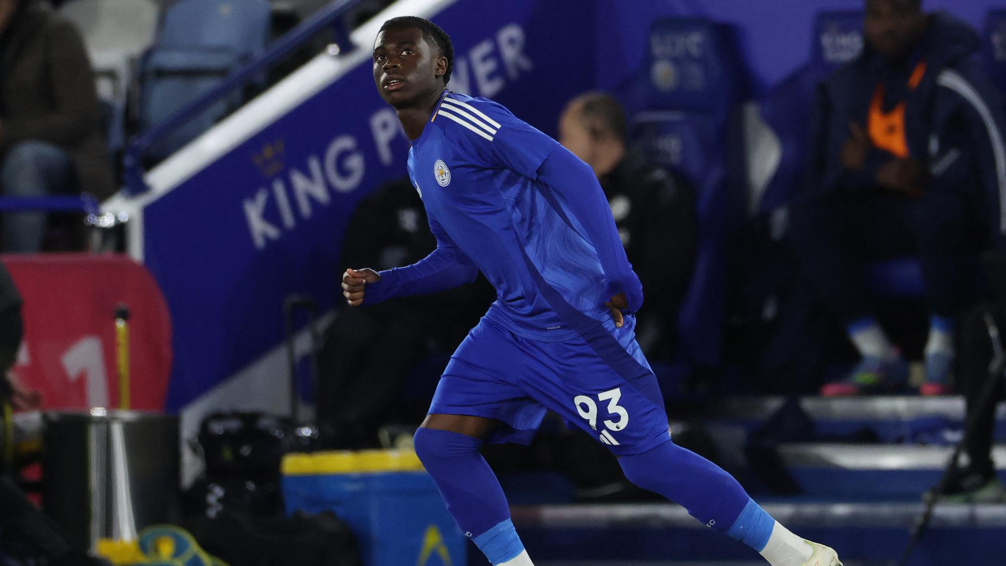 Ce footballeur anglais est si jeune qu’il n’a pas eu le droit de porter ...