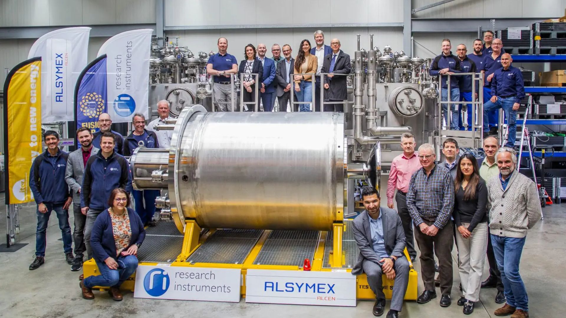 Photos: World’s largest nuclear fusion reactor gets final cryopump for ...