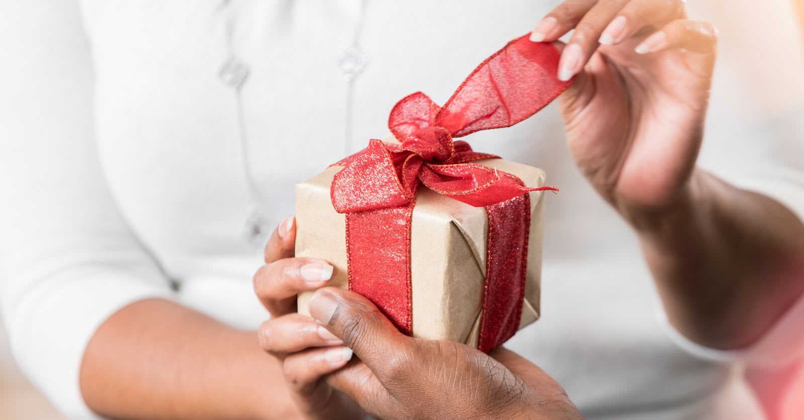 The Secret of a Successful Surprise: What to gift to truly amaze