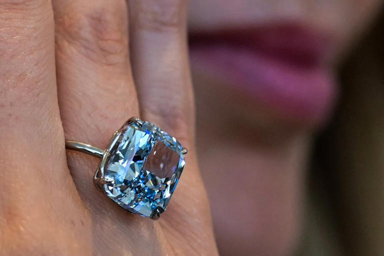 Rare 10-karat blue diamond from South Africa among $100M worth of gems ...