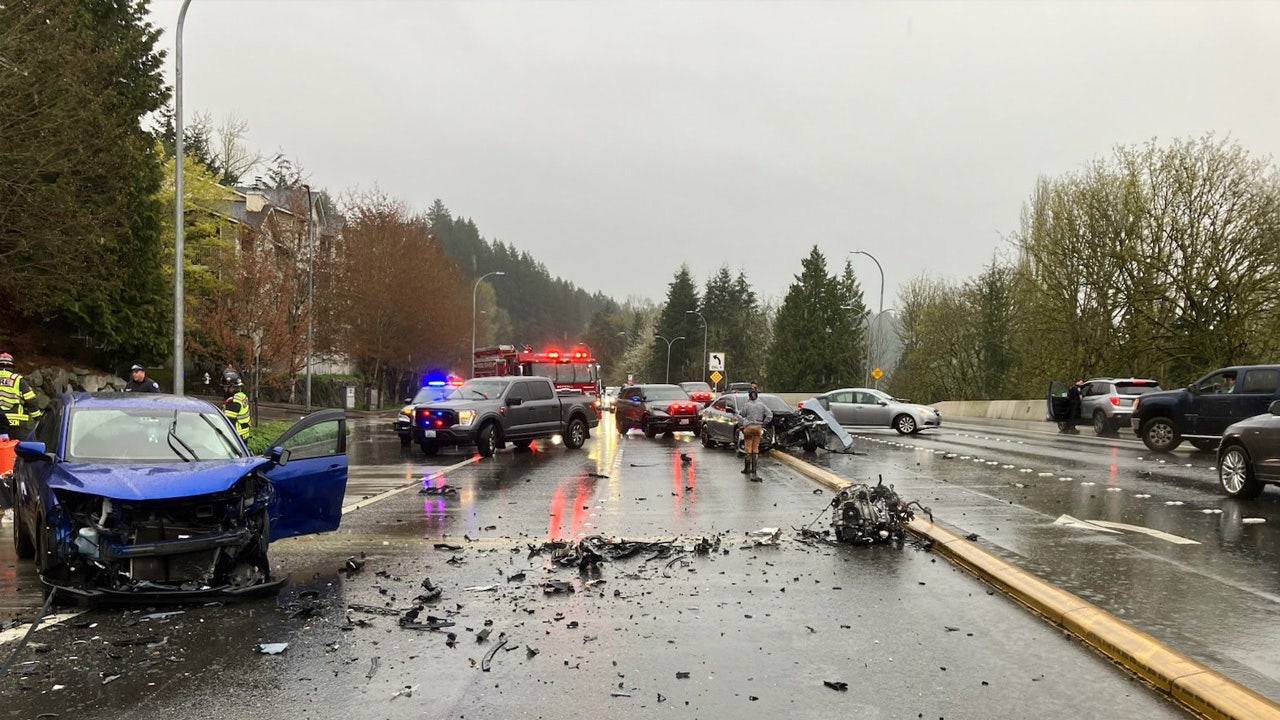 SR 522 back open after head-on crash near Kenmore, WA