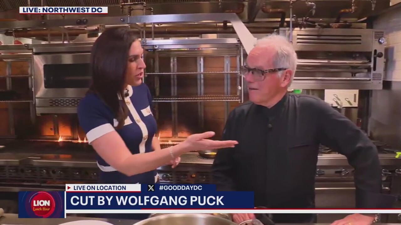 Cooking chicken cutlets with Wolfgang Puck