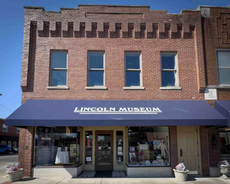 The Hip Grandma Guide to the Ultimate Lincoln Tourist Map & Road Trip ...