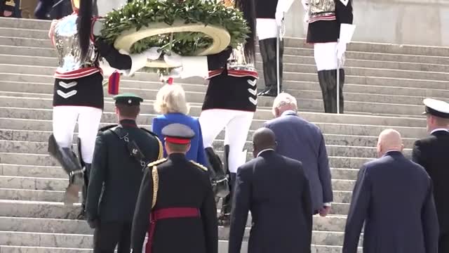 King and Queen lay wreath at Tomb of the Unknown Soldier in Rome on ...