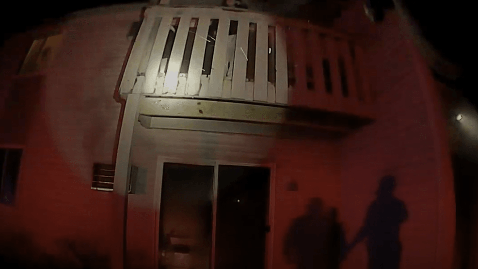 Residents trapped in burning apartment building safe thanks to deputies