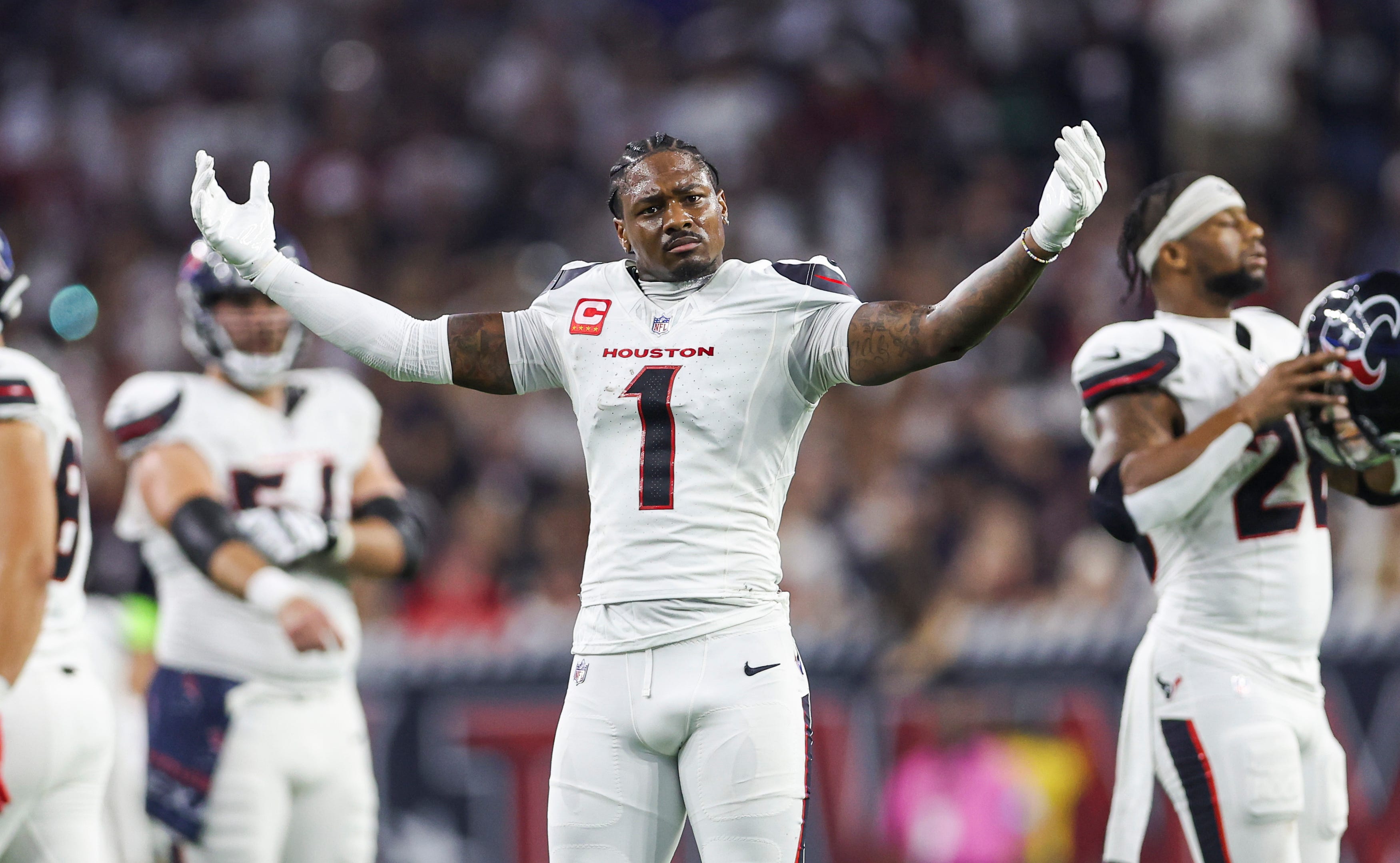 Patriots officially reveal WR Stefon Diggs' new jersey number