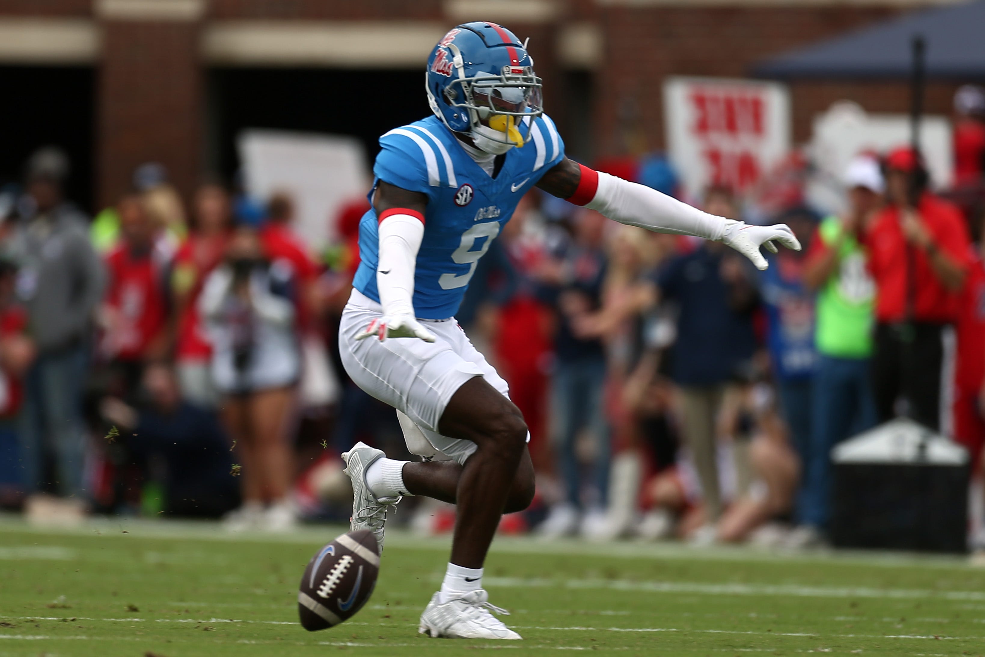 Rams 7-round mock draft: LA takes CB after trading down, adds RB and QB ...