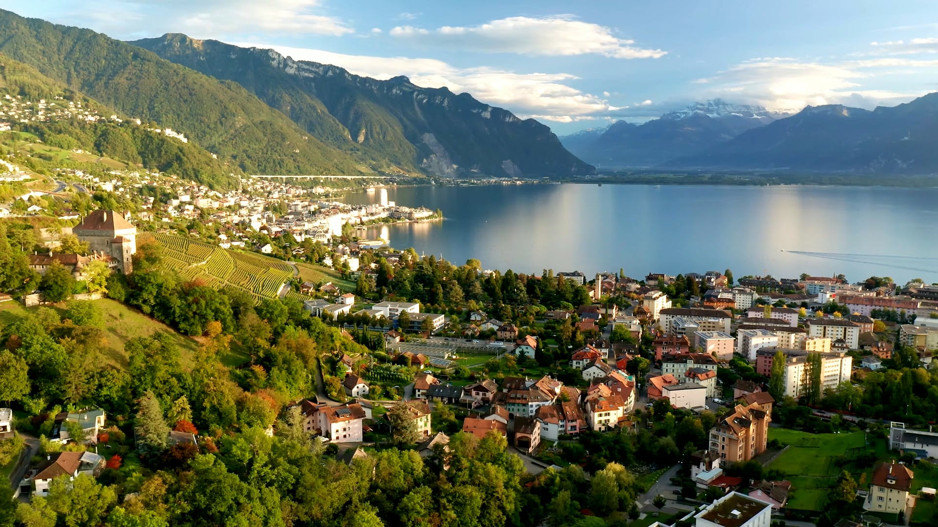 Montreux per Drohne: Ein ruhiger Schweizer Ausflug über dem Genfersee