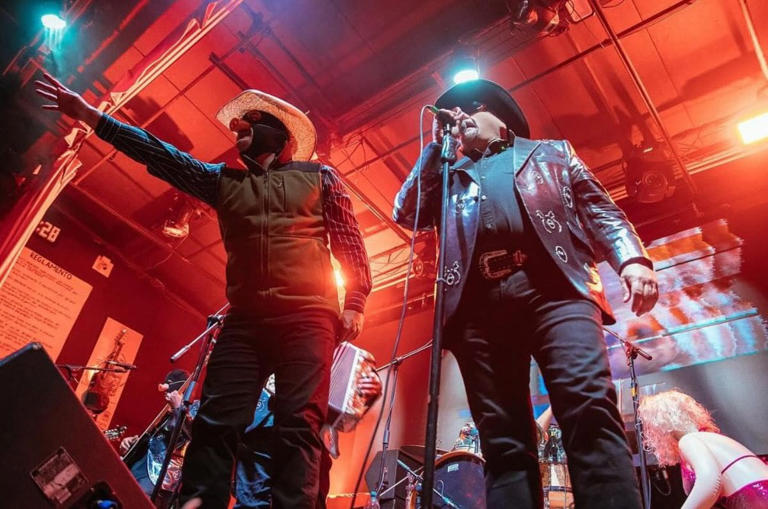 ¿Quién es Adrián González, vocalista de Grupo Marrano?