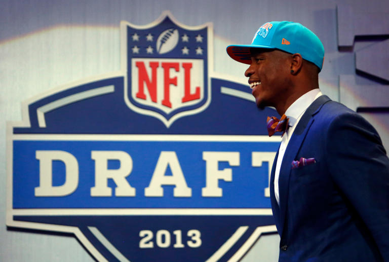 Eureka College football hires former NFL first-round pick as new coach