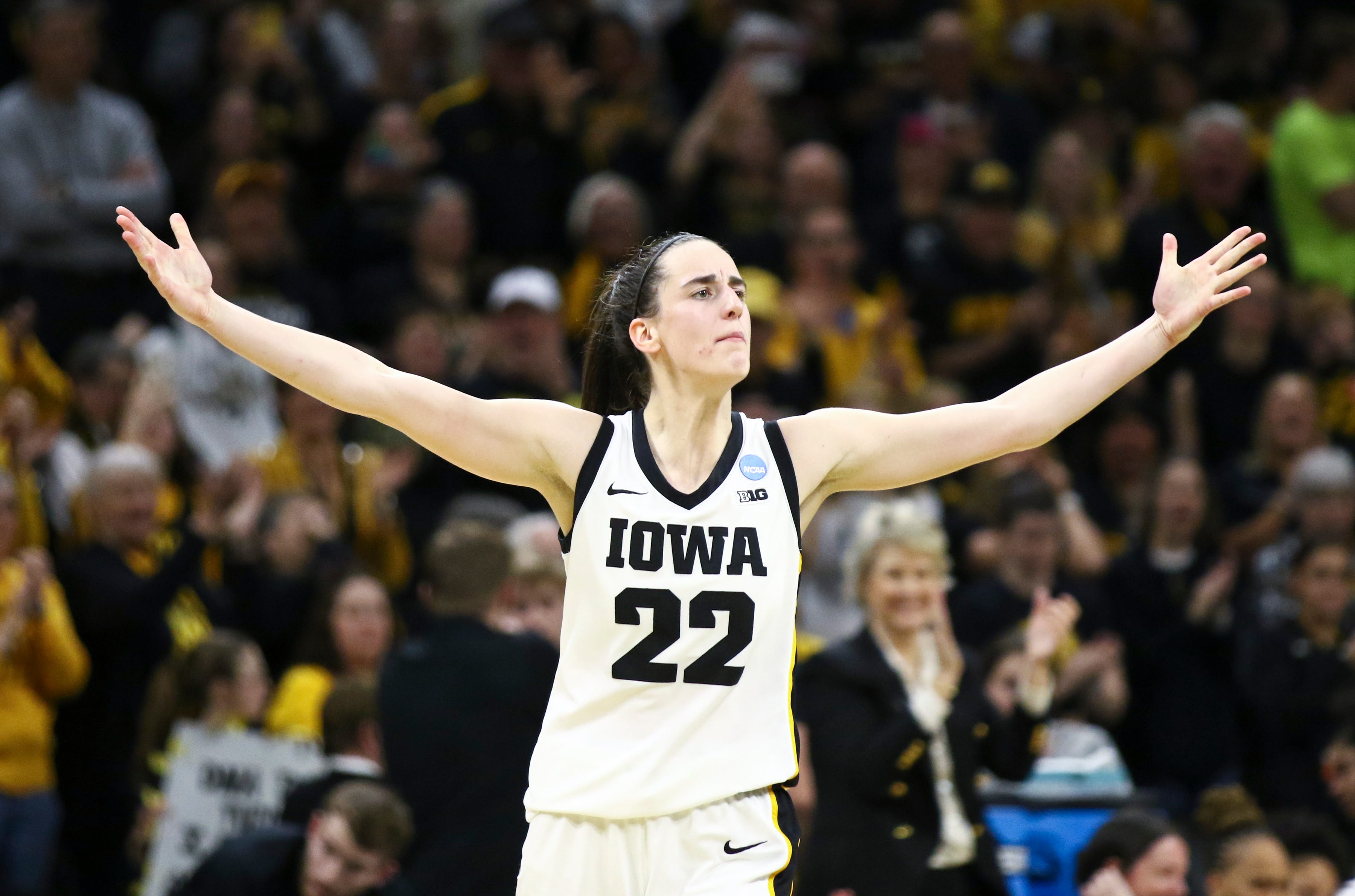 Video of WNBA star Caitlin Clark dominating Iowa women's basketball ...